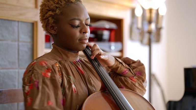Cellist's captivating cover - Daily Joy