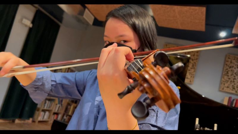 Beautiful Violin Solo Imagines China's Mountains - Daily Joy