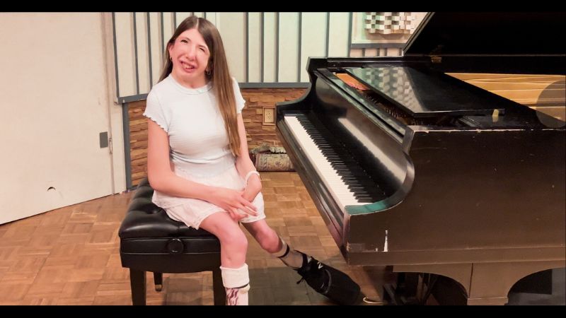 Superb Pianist Plays Grieg - Daily Joy