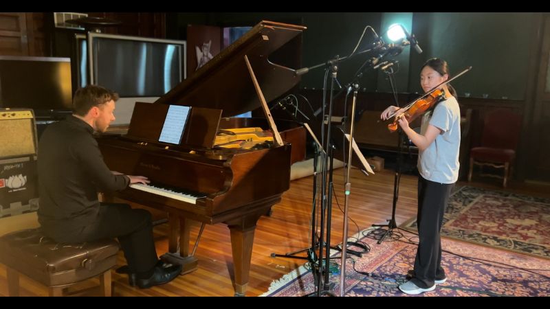 Violinist Plays Piece Inspired by Korean Folk Song - Daily Joy